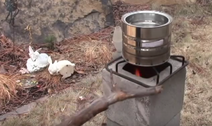 Make a $4 emergency biomass stove from concrete blocks – 101 Ways to ...